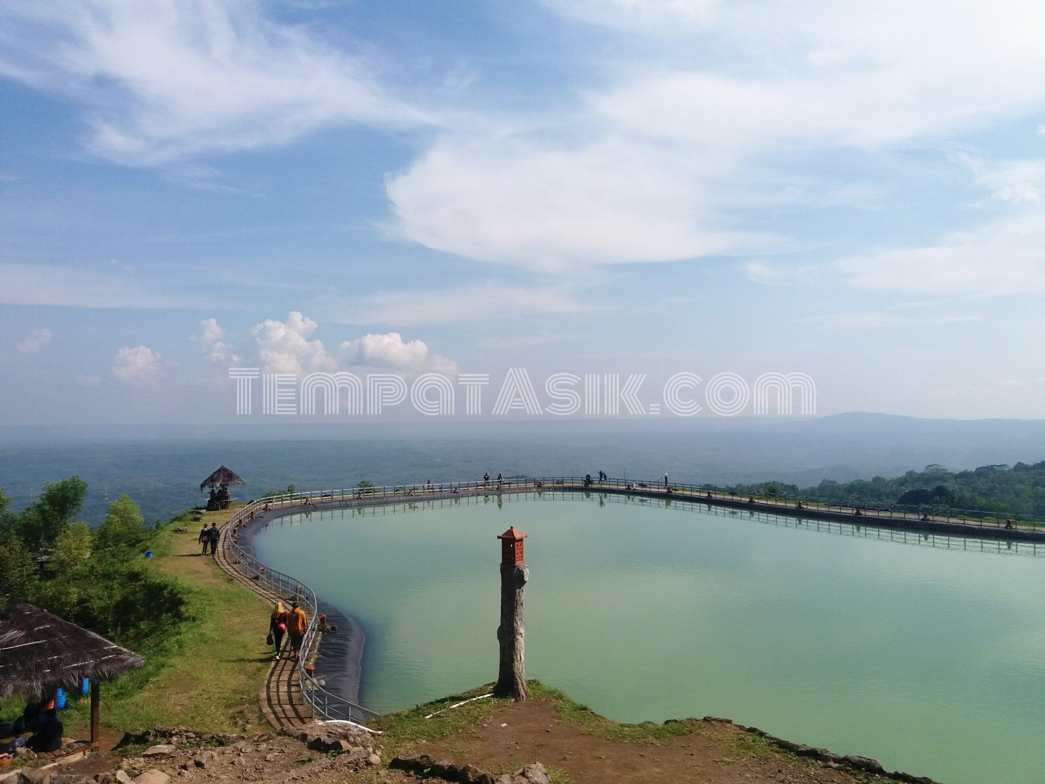 Embung Nglanggeran dengan Keindahan Alam yang Mempesona - Tempat Asik